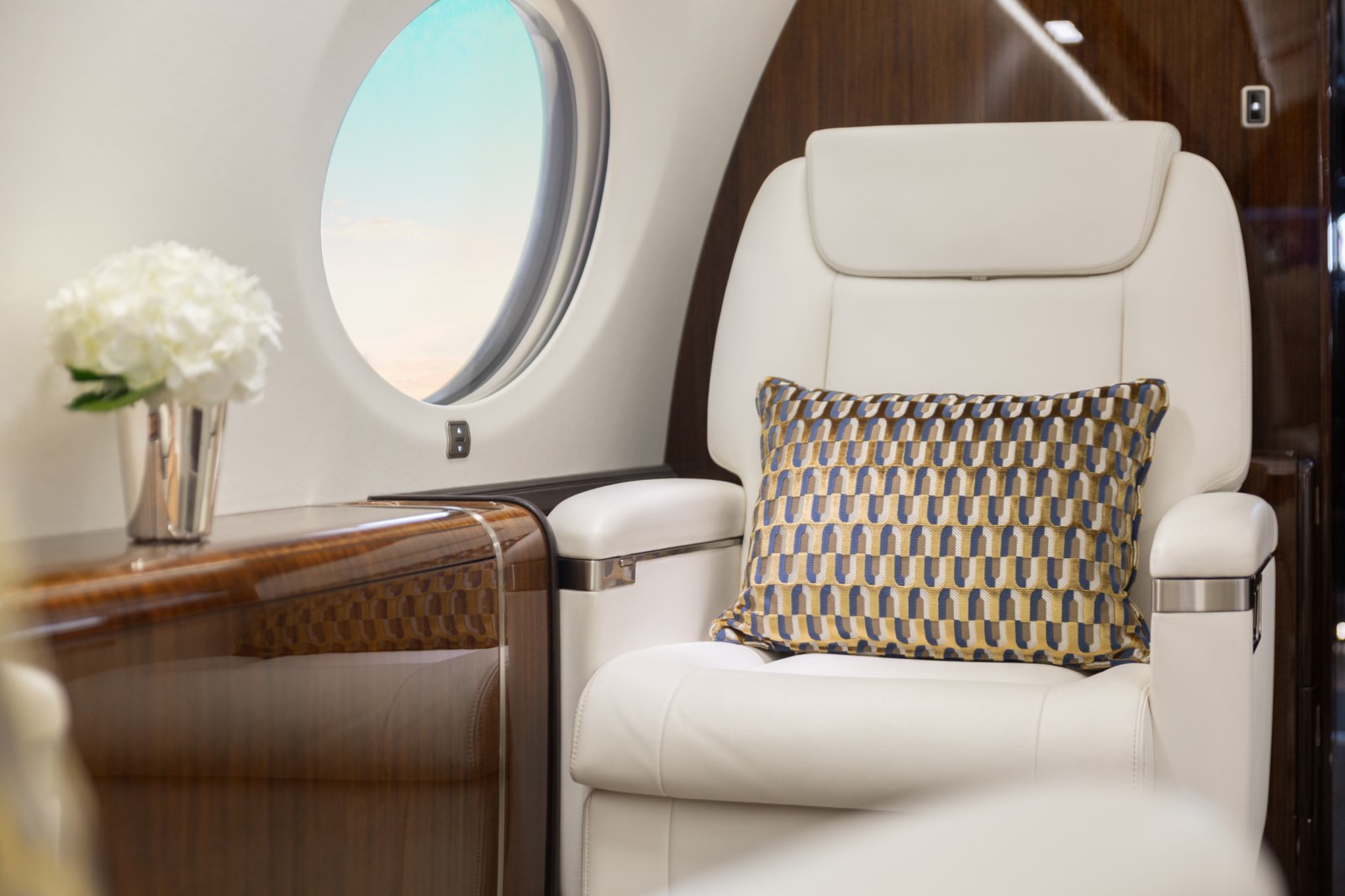 GULFSTREAM 650ER LX-ESO | Private Jet | Global Jet